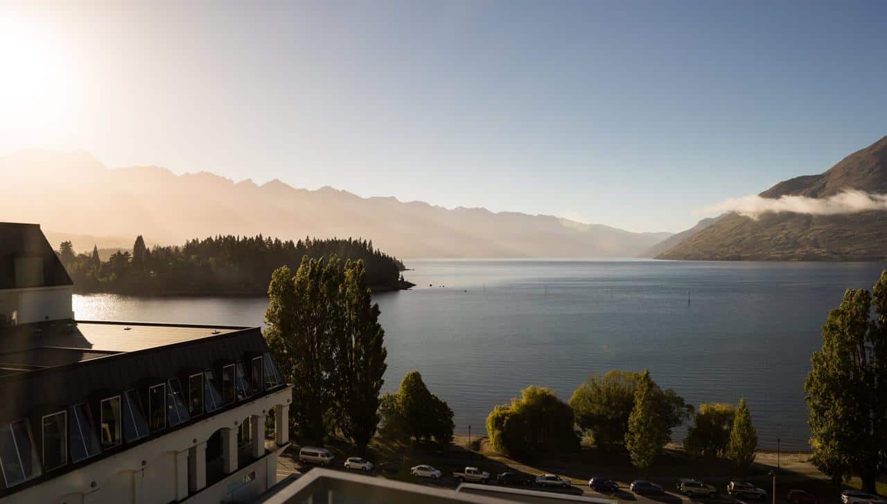 Blue Peaks Lodge - Queenstown Accommodation - MountainWatch Travel