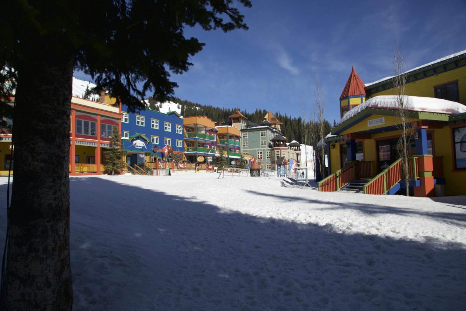 Snowbird Lodge - SilverStar Accommodation - MountainWatch Travel