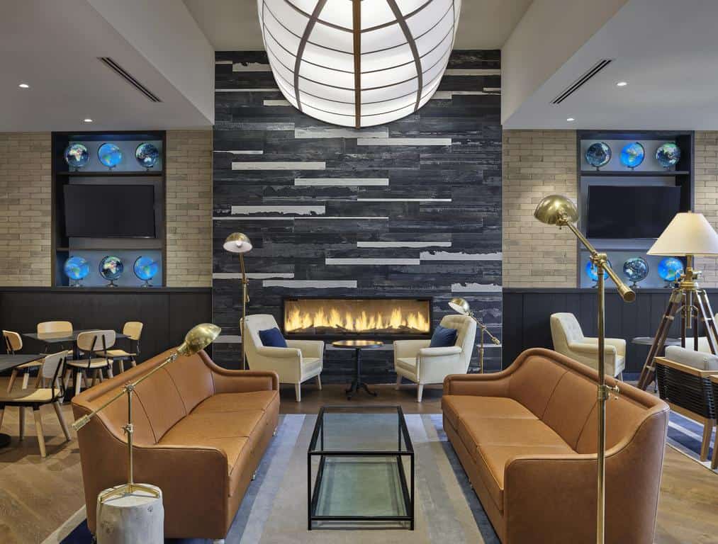 Delta Hotel, Calgary Downtown - Calgary Accommodation - MountainWatch ...