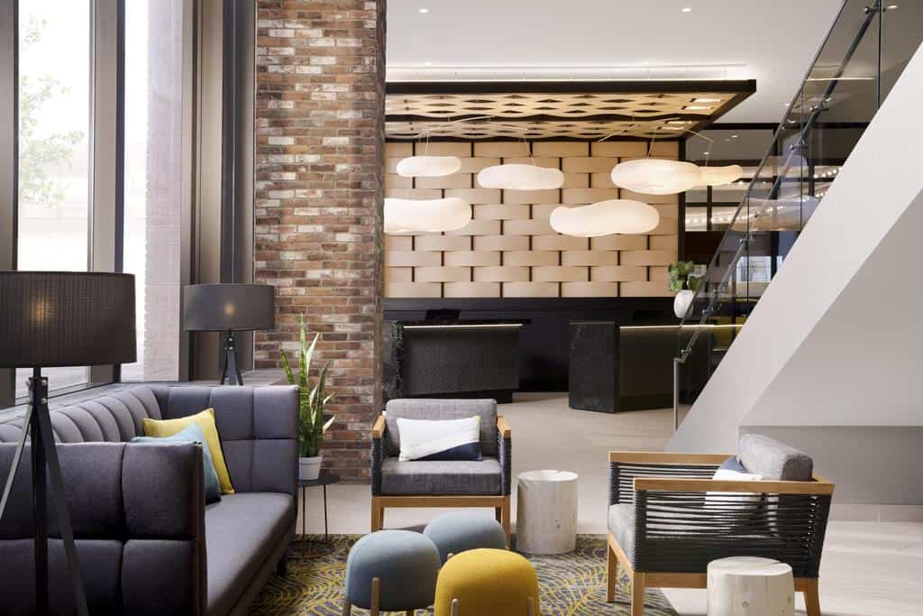 Delta Hotel, Calgary Downtown - Calgary Accommodation - MountainWatch ...