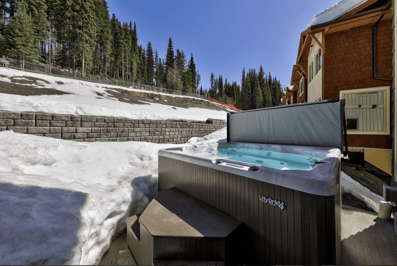 The Solstice Lodge - Sun Peaks Accommodation - MountainWatch Travel