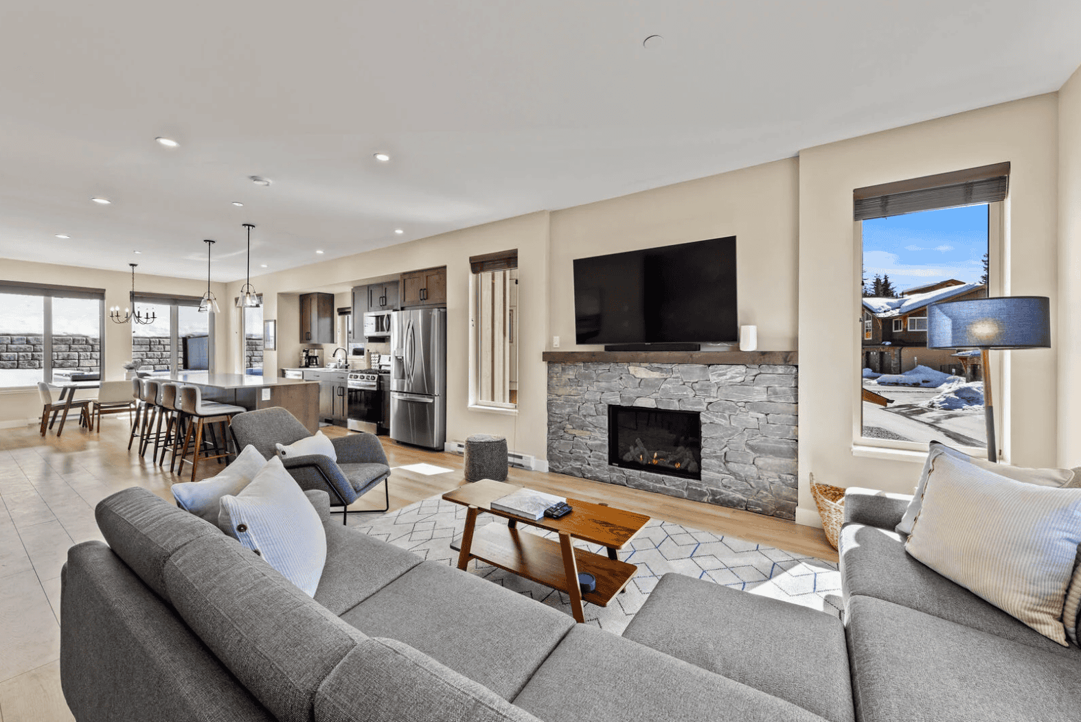 The Solstice Lodge - Sun Peaks Accommodation - MountainWatch Travel